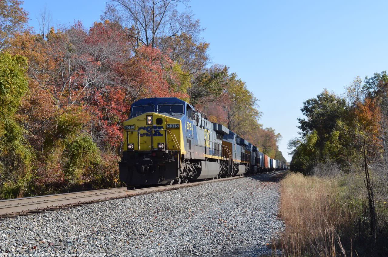 CSX 5015 and train Q031